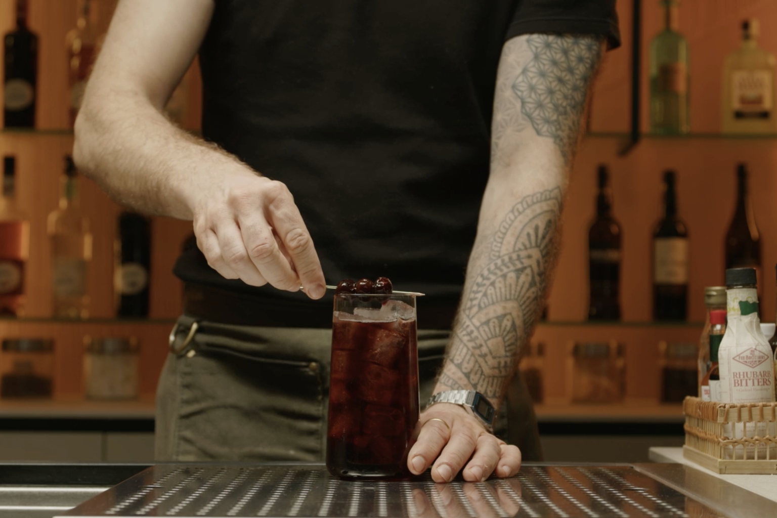 Guide to Cocktail Garnishes – Types and How To Make