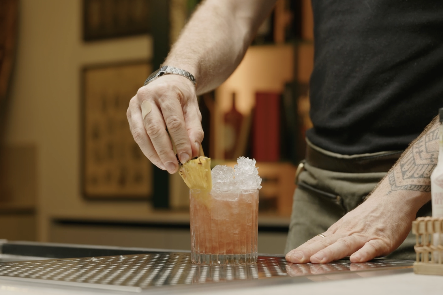 Guide to Cocktail Garnishes – Types and How To Make