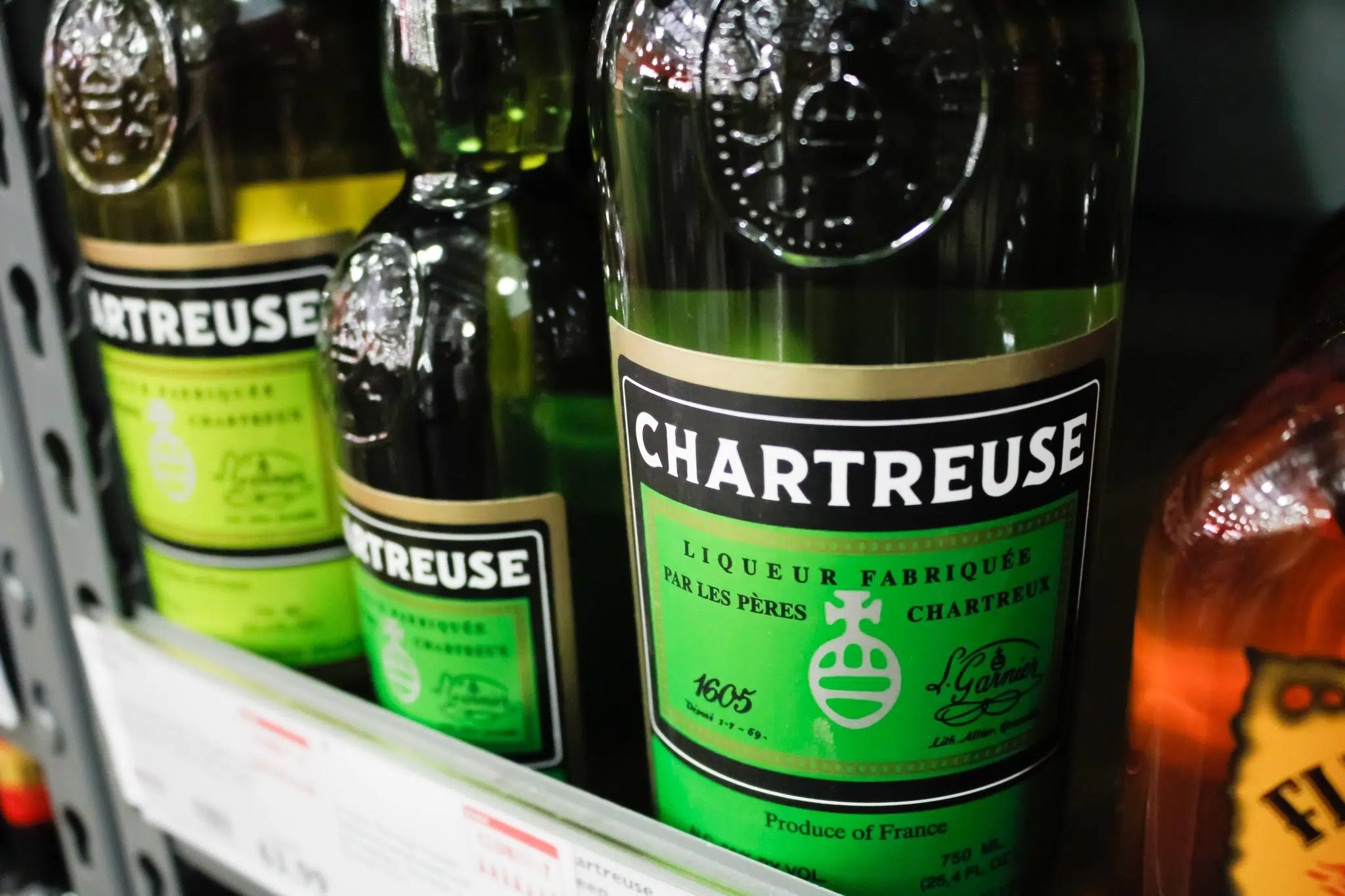 Best Yellow and Green Chartreuse Substitutes For Cocktail Use