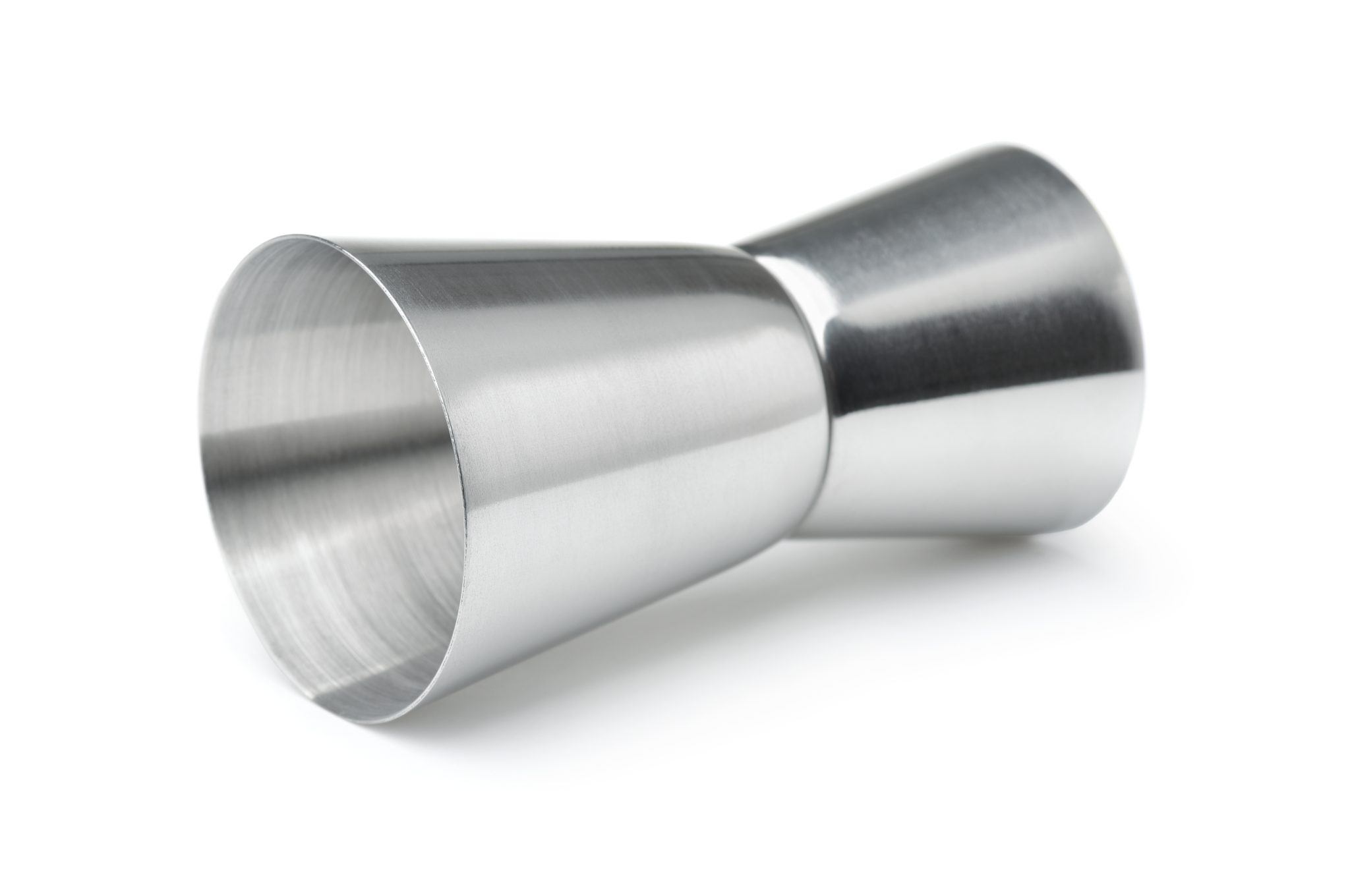 How to Pour Liquor: Mastering the Art for Perfect Cocktails